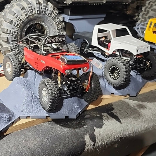 Dustin RC Display Stand – CRAWLAGON